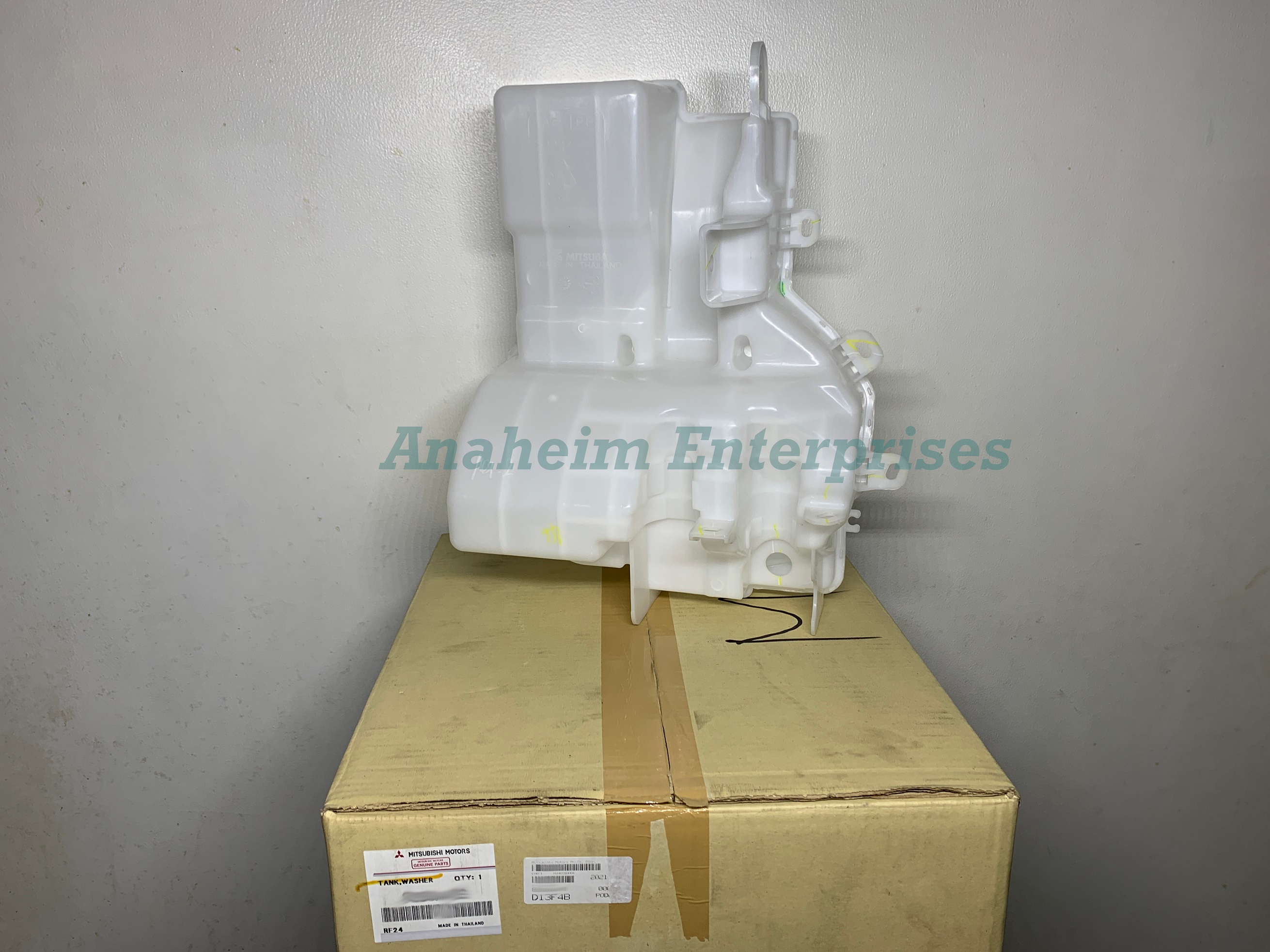 Mitsubishi L200 Triton Strada 2020 - 2021 Windshield Washer Tank ...
