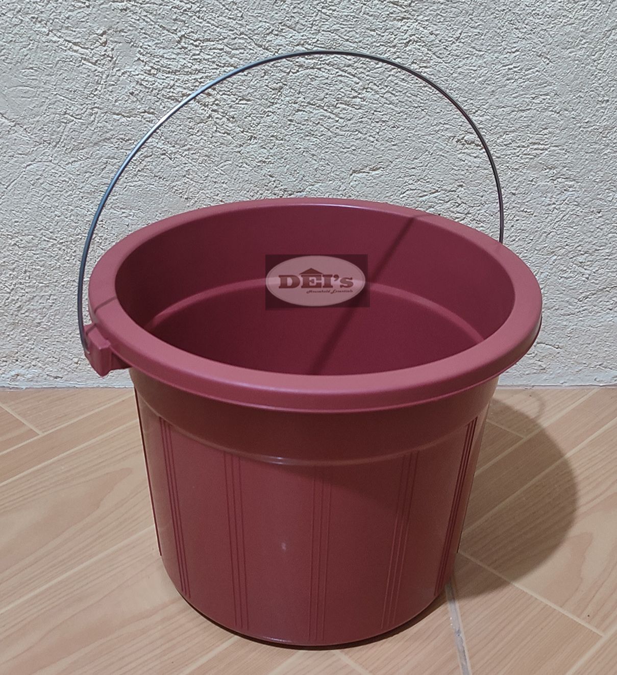 Plastic Water Bucket (Timba) with Metal Handle 2.5 Gallon Capacity ...
