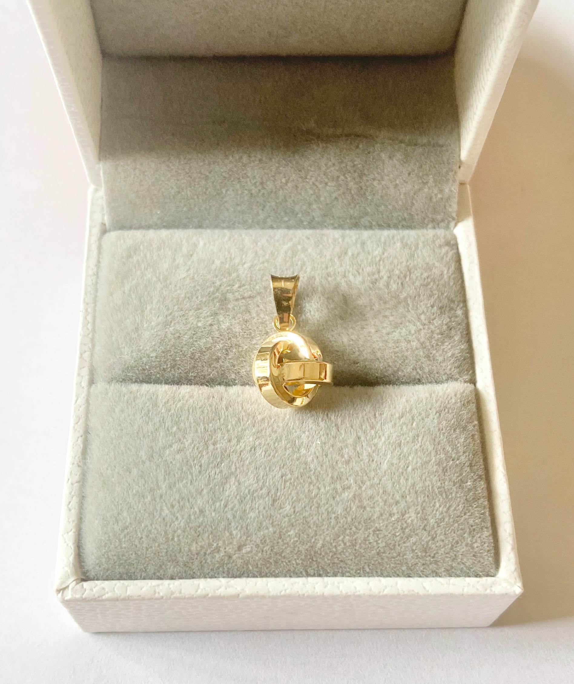 Pawnable 18K Saudi Gold Trinity Love Knot Pendant | Lazada PH