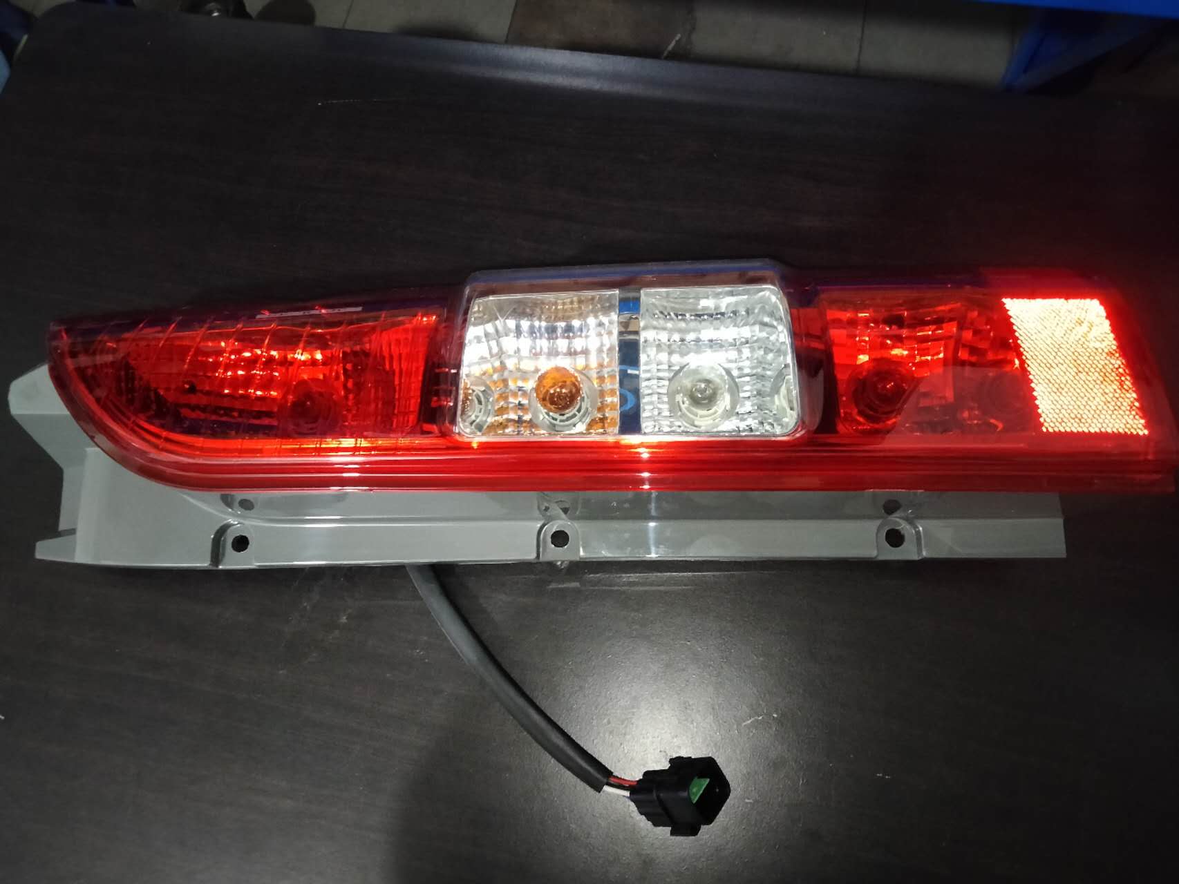 FOTON RIGHT REAR TAIL LIGHT 12 VOLTS TRANSVAN / TRAVELLER/XL ...