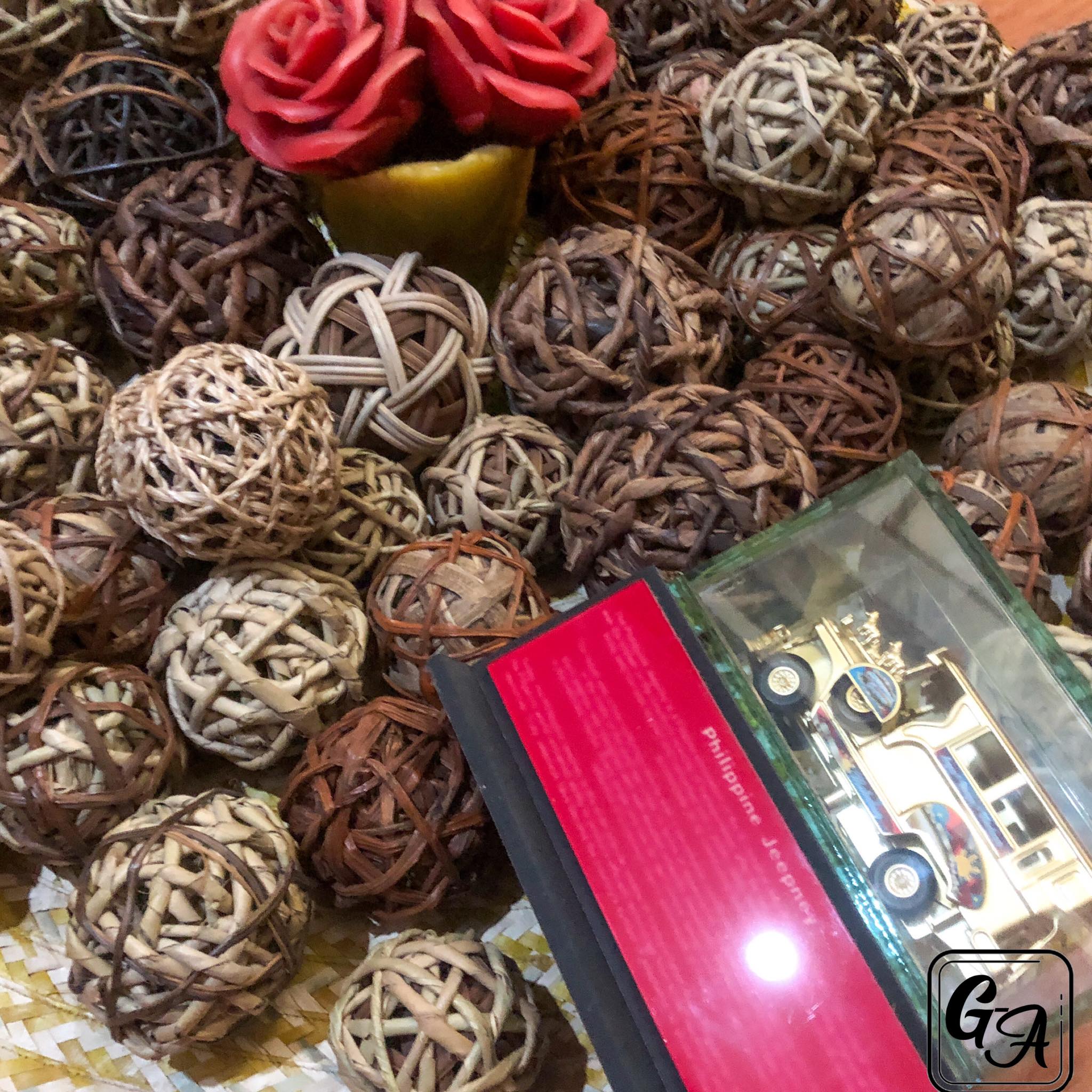 Assorted Native Balls Home Decor accents Center piece | Lazada PH